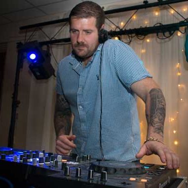 DJ Hire Services - Book your Wedding DJ, Party DJ & Club DJ here