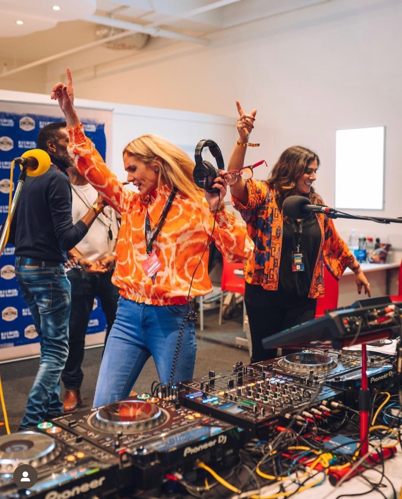 Female DJ Duo - Lorraine Ashdown & Janice Vee - Ex Kiss FM - Platinum ...